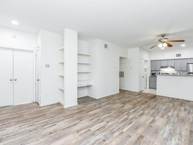 2626 Holly Hall St Apt 307, Houston, TX 77054