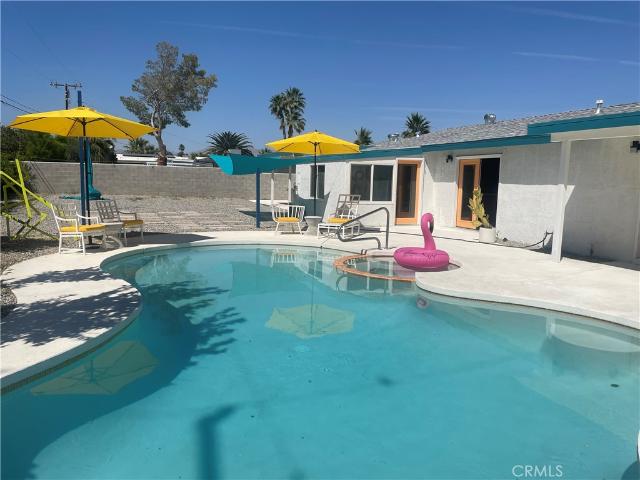 2627 N Cerritos