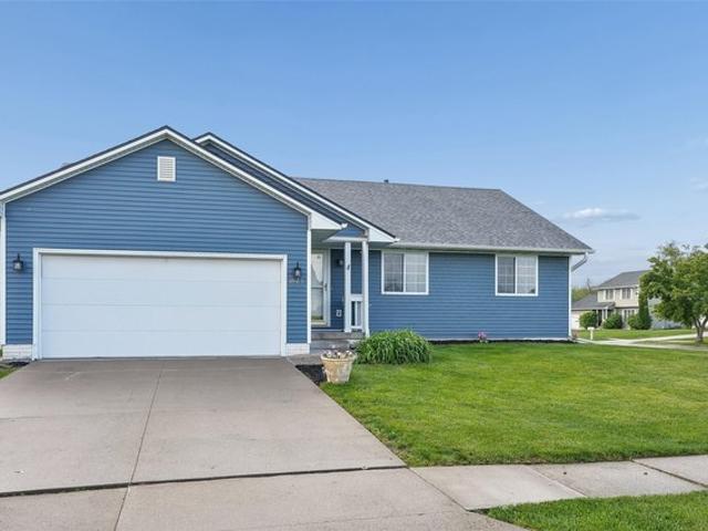 2627 Bent Ridge Ct, Des Moines, IA 50320