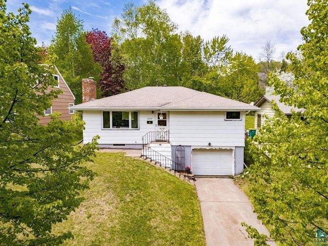 2627 W 15th St, Duluth, MN 55806