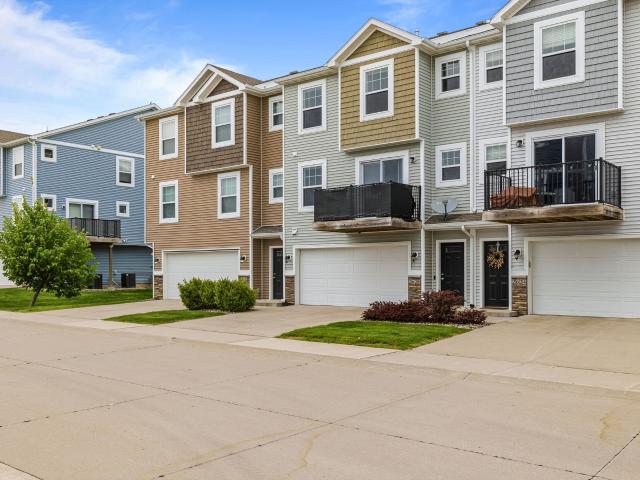 2628 NW Lois Lane