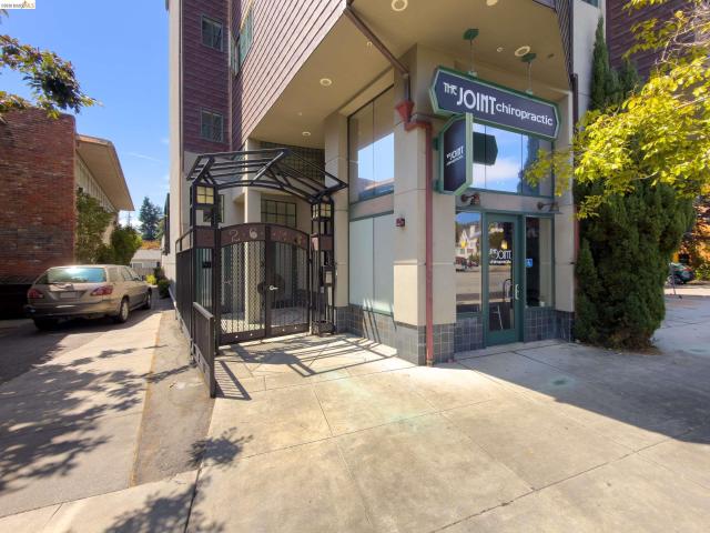 2628 Telegraph Ave 303