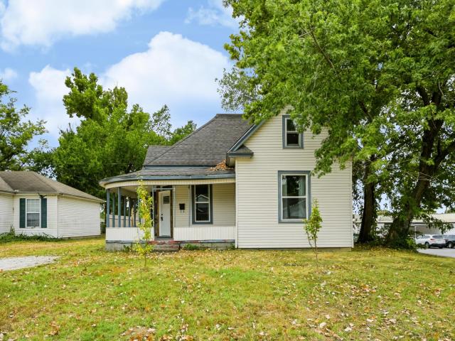2620 E 6th Street