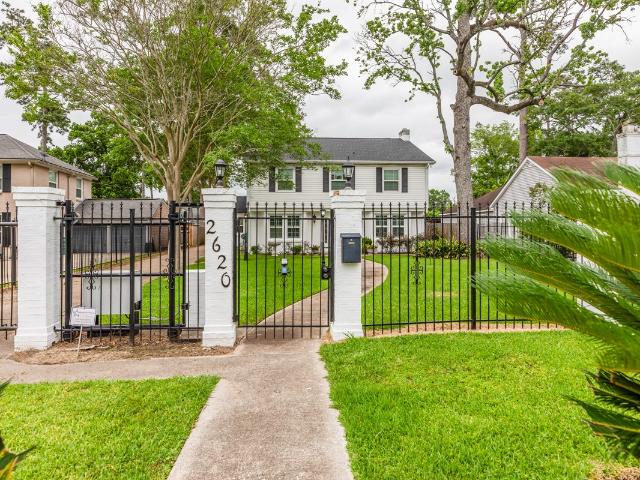2620 Gladys Avenue