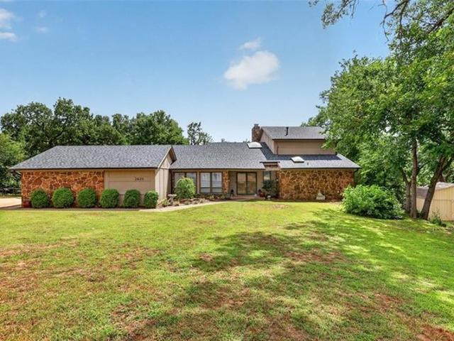 2620 Lost Trail Rd, Edmond, OK 73012