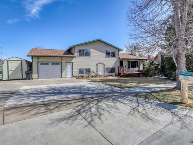 2620 Tomahawk Dr, Rapid City, SD 57702