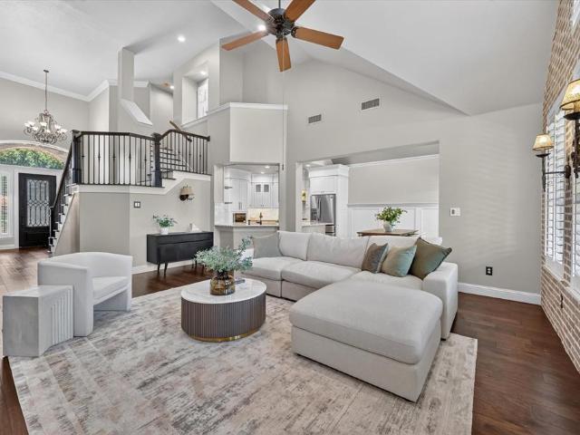 2621 Huntly Lane
