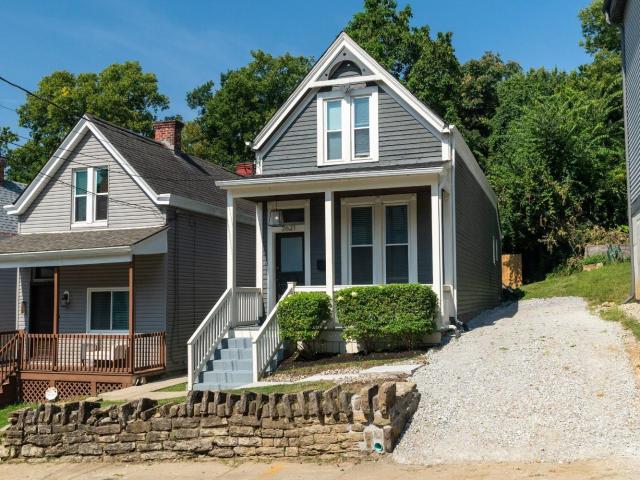 2621 Hackberry Street