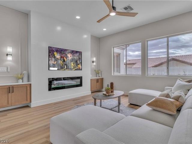 2621 Hanging Rock Dr, Las Vegas, NV 89134