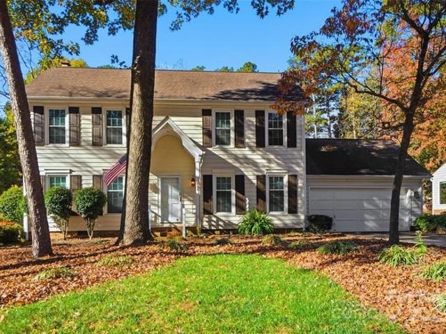 2621 Heathershire Ln, Matthews, NC 28105