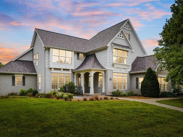 2621 Hemel Dr, Pella, IA 50219