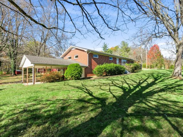 2621 Knob Creek Rd
