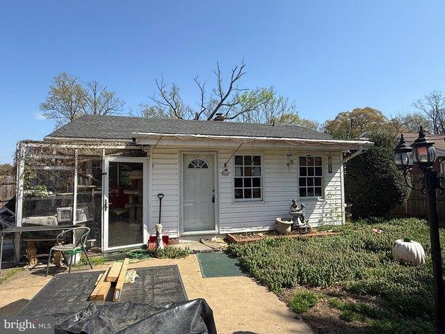2622 Groveton St, Alexandria, VA 22306