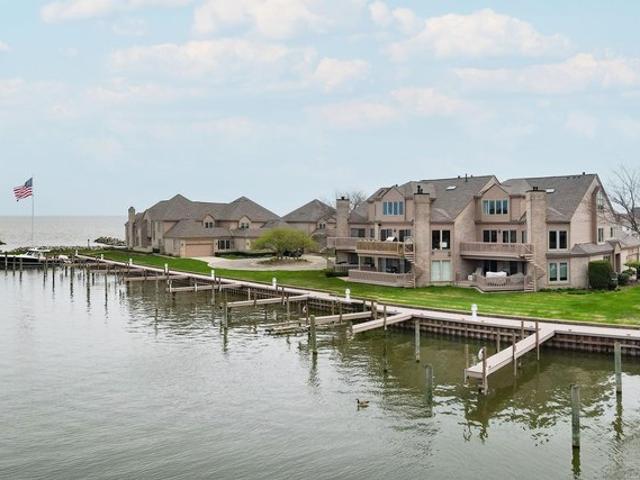 26230 Harbour Pointe Dr S, Harrison Township, MI 48045