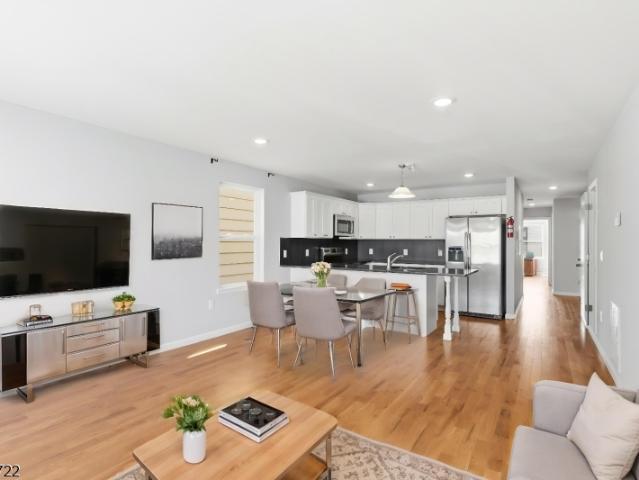 262 2Nd Ave