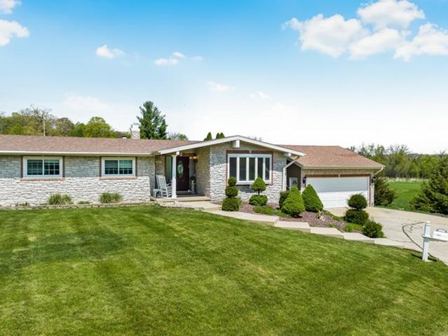 262 Castle Terrace Ave, Fontana, WI 53125