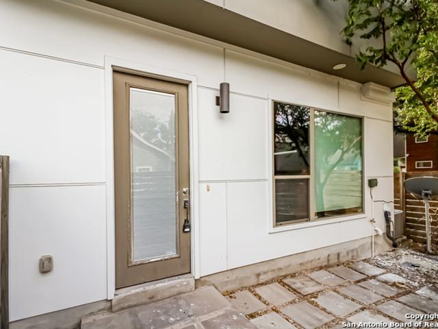 262 East Cevallos
