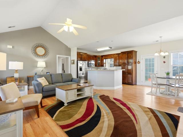 262 Oak Landing Dr