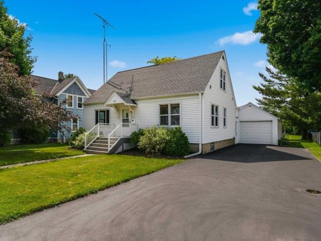 262 W North St, Juneau, WI 53039