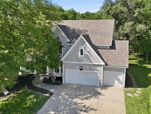2634 SW Wintervalley Dr, Lee's Summit, MO 64081