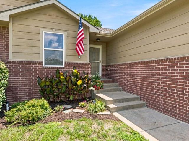 2635 E Sunnyslope Ct, Park City, KS 67219