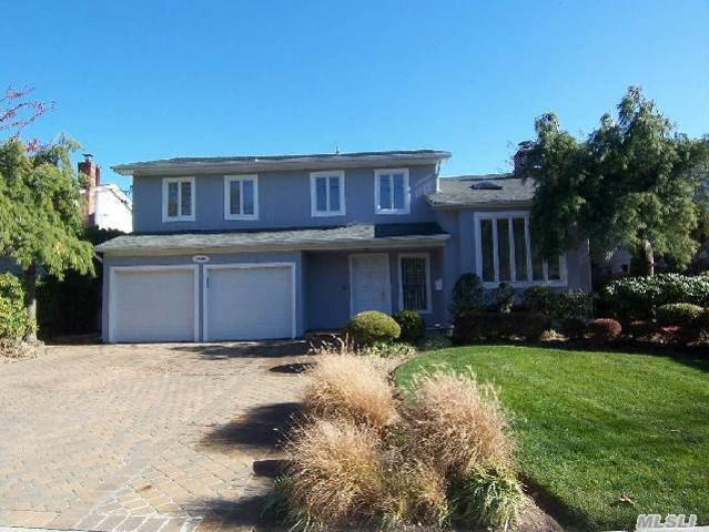2635 S Seamans Neck Rd, Seaford, NY 11783