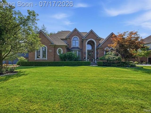 26363 Mandalay Cir, Novi, MI 48374