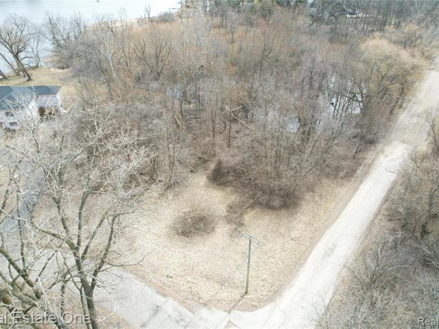 2636 Bay Drive