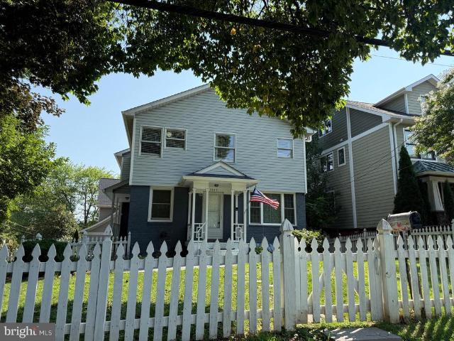 2637 N Greenbrier Street