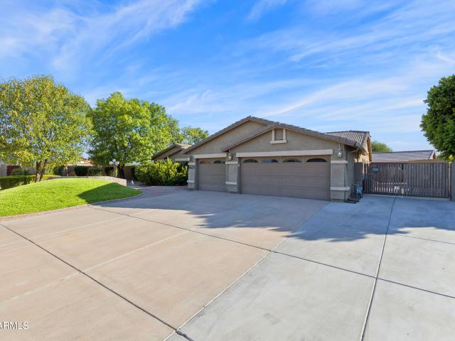 2637 e carla vista drive