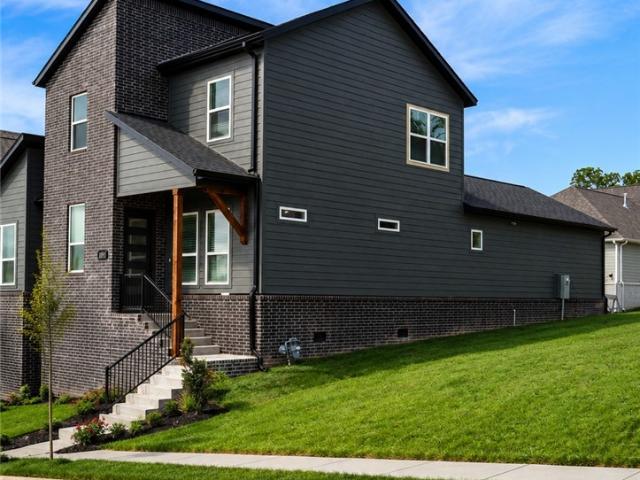 2637 E Livingston Lane
