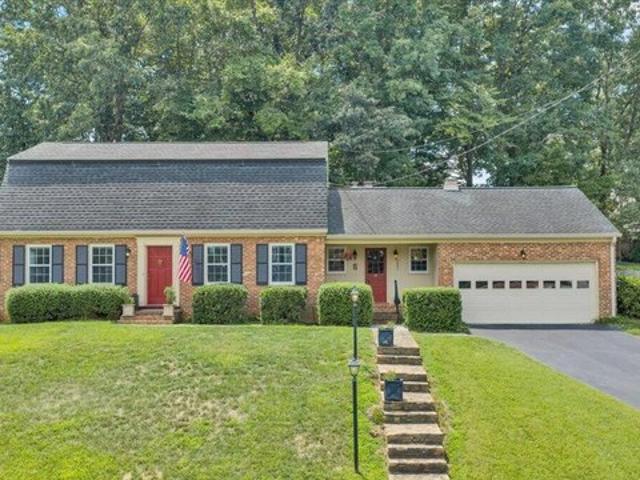 2637 Willowlawn St, Roanoke, VA 24018