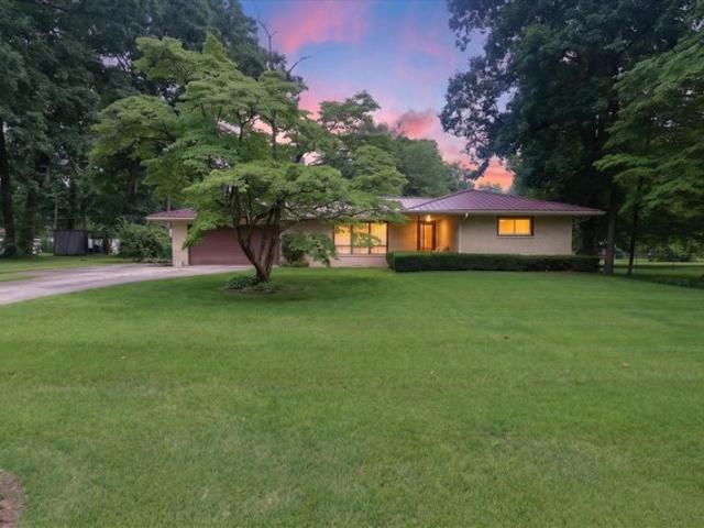 26384 Sweetbriar St, Edwardsburg, MI 49112