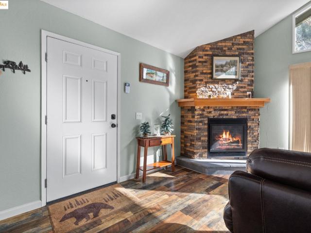 26389 Siskiyou Dr
