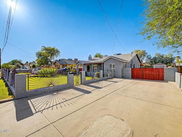2638 e willetta street