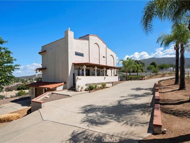 2638 W Victoria Dr, Alpine, CA 91901