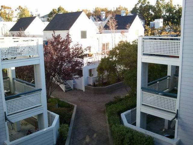 $2638 / 1br 700ft² Vaulted Ceilings and Private Patios Home Sweet Home!