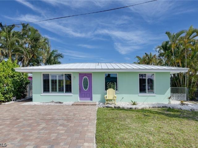 2639 Bridgeview St, Matlacha, FL 33993 | MLS #2026017 | Compass