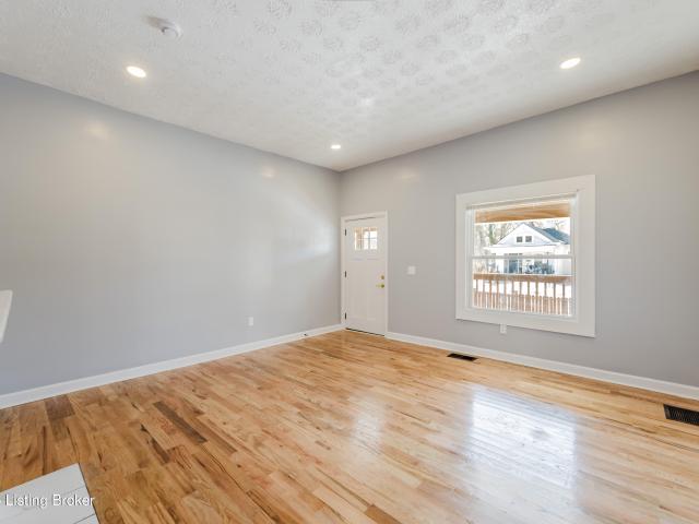 2639 Greenwood Ave