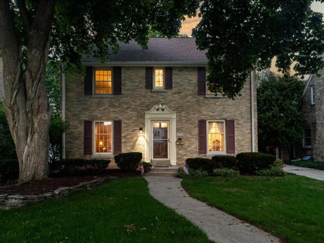 2630 N 88th St, Wauwatosa, WI 53226
