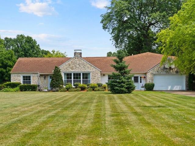 2630 S Root River Pkwy, West Allis, WI 53227