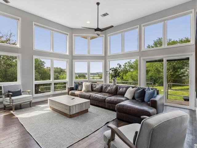 26310 Countryside Dr, Spicewood, TX 78669