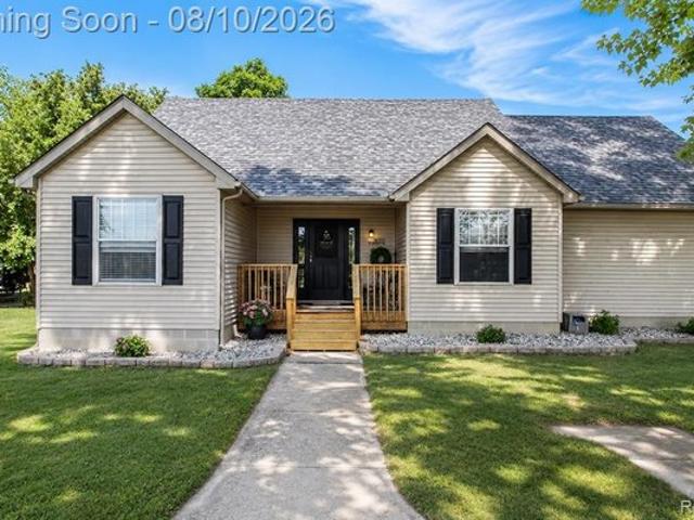 26312 Ypsilanti St, Flat Rock, MI 48134