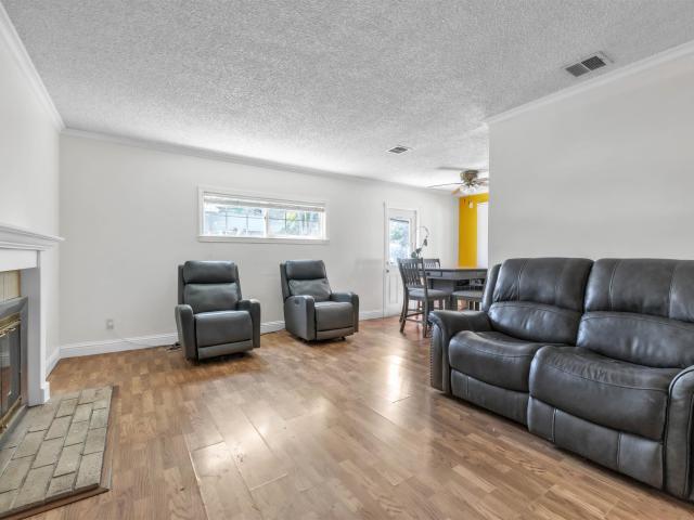 2631 Mayfair Ave