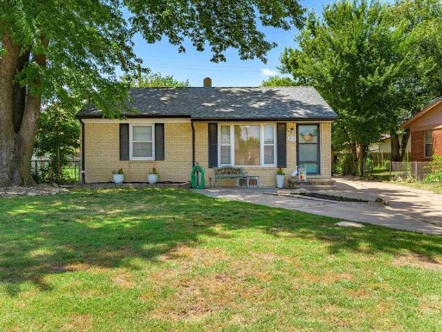 2631 N Hood Ave, Wichita, KS 67204