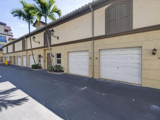 2631 NE 14th Ave Apt 406, Wilton Manors, FL 33334