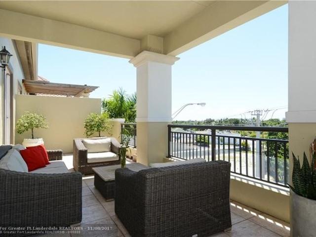 2631 NE 14th Ave Apt 406, Wilton Manors, FL 33334