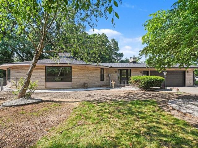 2631 Hillview Ln, Saint Joseph, MI 49085