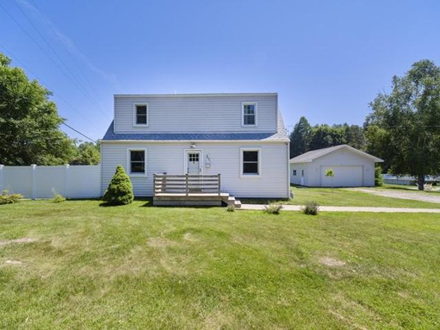 2631 Lakeshore Rd, Manistee, MI 49660