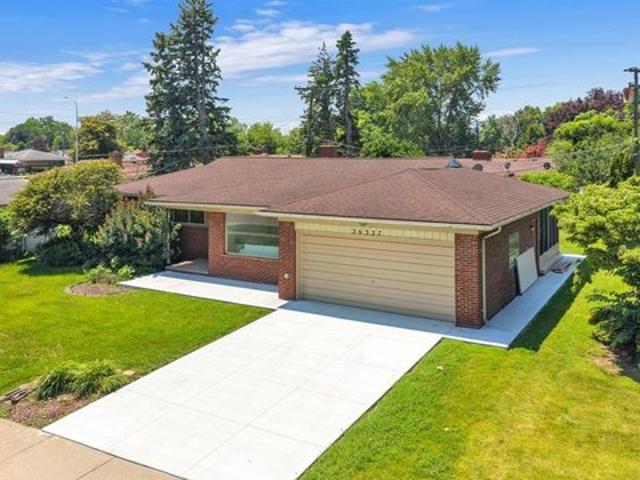 26327 Woodworth Cir, Dearborn Heights, MI 48127